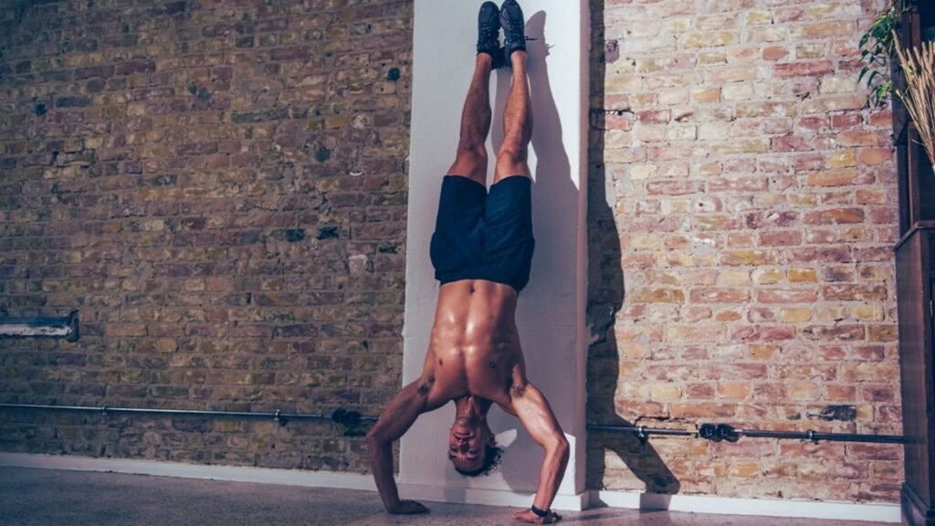 Handstand Workout: Step-by-Step Routine for Beginners ...